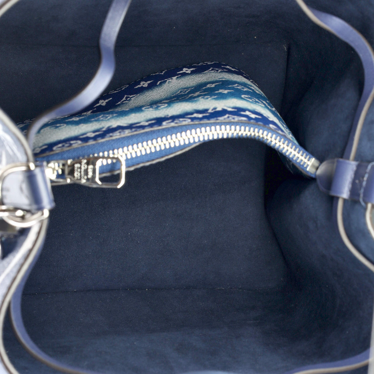 Louis Vuitton NeoNoe Handbag Limited Edition Escale Monogram Giant MM ...